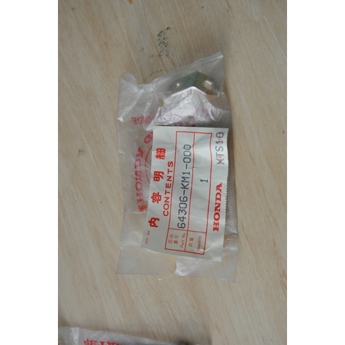 BRKT.FR.COVER - Honda